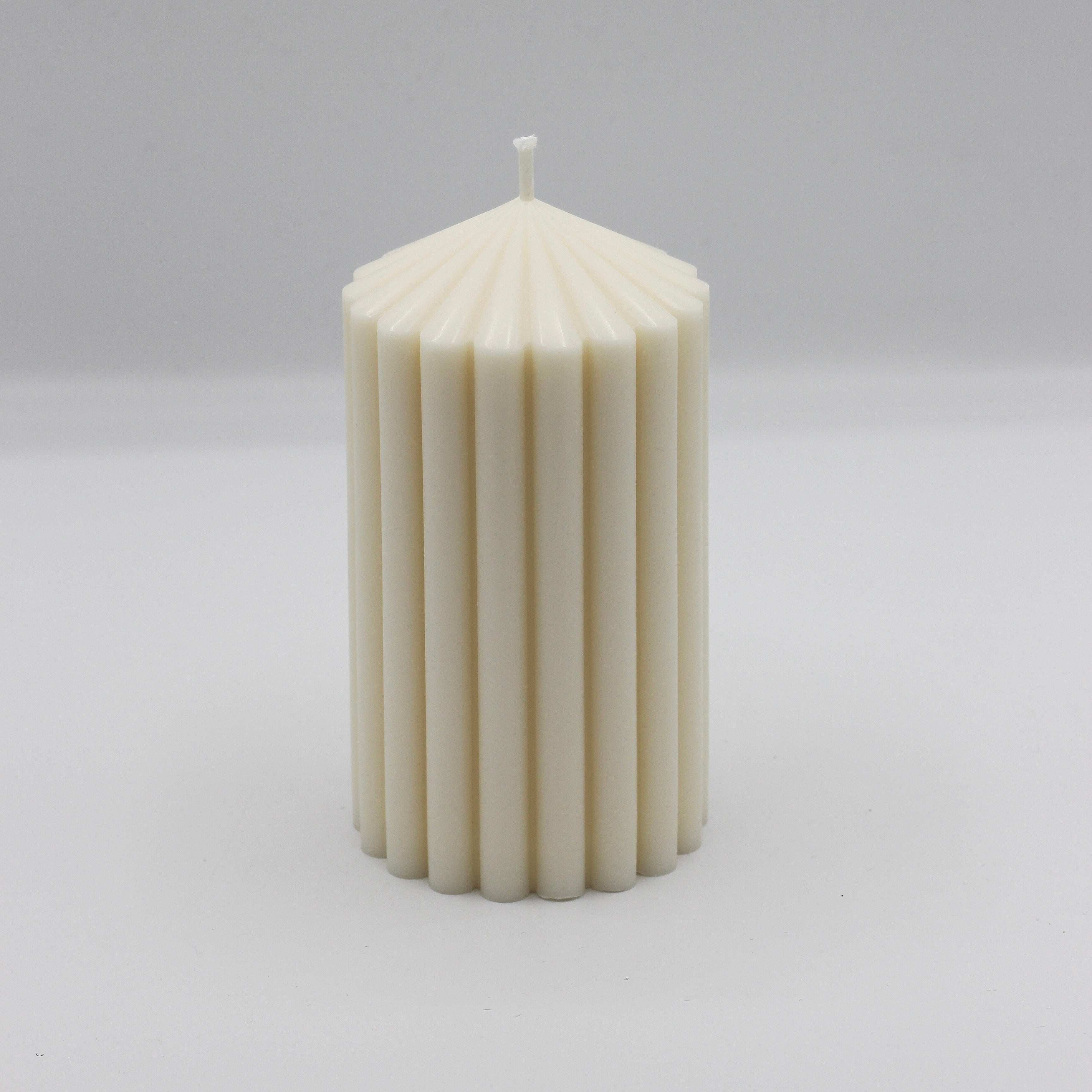 Stumpenkerze ; Rillen ; „Queen klein“ – Maximalbeton